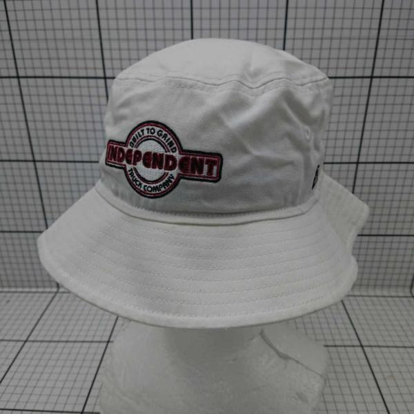 管理番号： 150826004570420251030ベースB/K付属品： 無<br>採寸は1センチ各の格子背景で行っております。つば部分に汚れあり素材： 画像参照色： ホワイト系サイズ： サイズ表記なし梱包サイズ： 通常付属品...