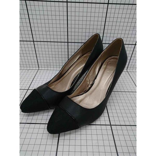 管理番号： 150919001558420260320ベースS/鈴付属品： 無<br>採寸はAIが1cm各の格子背景で行っております。素材： /ソール色： 【シスオール SIS AUR】ブラック系 ポインテッドトゥ パンプス 日...