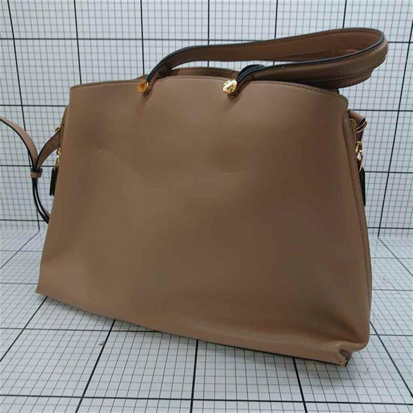 管理番号： 150919004841420260307ベースB/K付属品： 無<br>採寸は1cm各の格子背景で行っております。素材： 色： 【エポール EPOR】ベージュ系 2WAYトートバッグ ショルダー付 レディースサイズ...