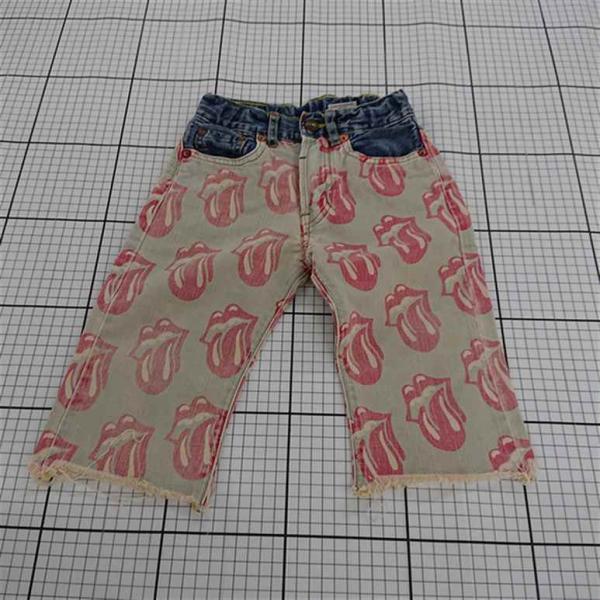 管理番号： 151023000373720260320ベースW/知付属品： 無<br>採寸はAIが1cm各の格子背景で行っております。素材： 画像参照色： ストアーズ STORES キッズ ローリングストーンズ柄デニムパンツ M...