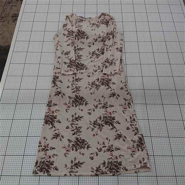 管理番号： 151023000672120251118ベースW/知付属品： 無<br>採寸はAIが1cm各の格子背景で行っております。素材： 画像参照色： ピーチ・ジョン PEACH JOHN 花柄長袖ワンピース 内蔵カップ付き...