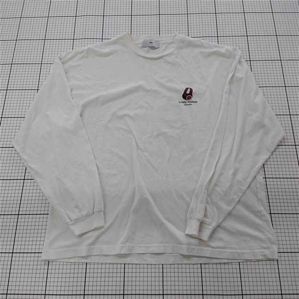 管理番号： 151023000717920260320ベースW/増付属品： 無<br>採寸はAIが1cm各の格子背景で行っております。素材： 画像参照色： 【イルス ills】Telephone イラストプリント 長袖Tシャツ ...