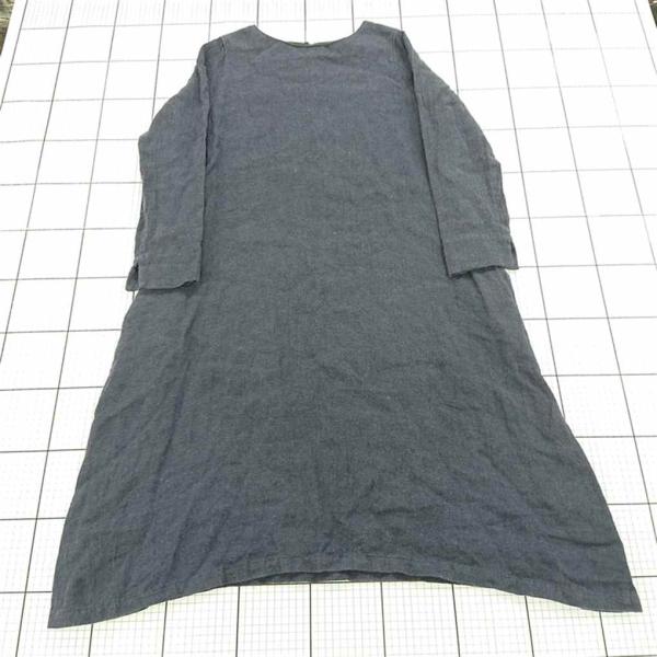 管理番号： 151023001293720251118ベースW/知付属品： 無<br>採寸はAIが1cm各の格子背景で行っております。素材： 画像参照色： KAGURE かぐれ リネンウール混長袖ワンピース フリーサイズ ネイビ...