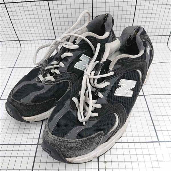 管理番号： 151024000561520251202ベースS/小付属品： 無<br>採寸はAIが1cm各の格子背景で行っております。<br>踵のアウトソールに擦り減りあり。素材： /ソール色： ニューバランス Ne...