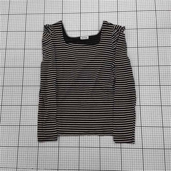 管理番号： 151024000707720251202ベースW/知付属品： 無<br>採寸はAIが1cm各の格子背景で行っております。素材： 画像参照色： Treat urself トリートユアセルフ ボー ダー長袖カットソー ...