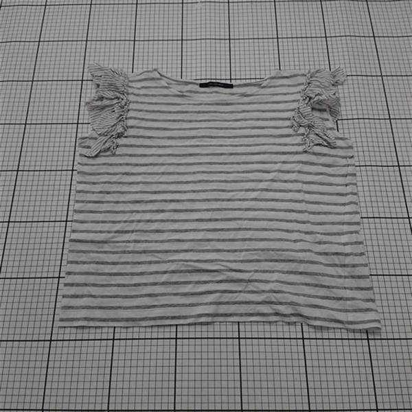 管理番号： 151029000126120251210ベースW/知付属品： 無<br>採寸はAIが1cm各の格子背景で行っております。素材： 画像参照色： セヴレミュー C'EST VRAI MIEUX フリンジスリーブ ボーダ...