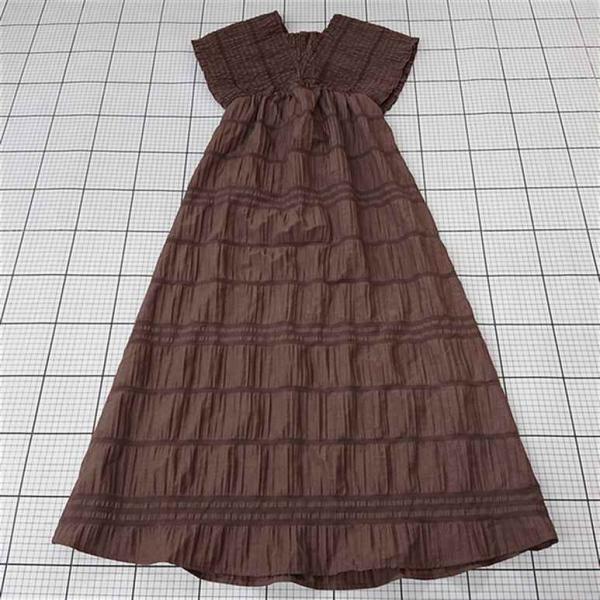 管理番号： 151029001480320251119ベースW/小付属品： 無<br>採寸はAIが1cm各の格子背景で行っております。素材： 画像参照色： ミリーバイビレット milly by bilet シャーリングワンピース...