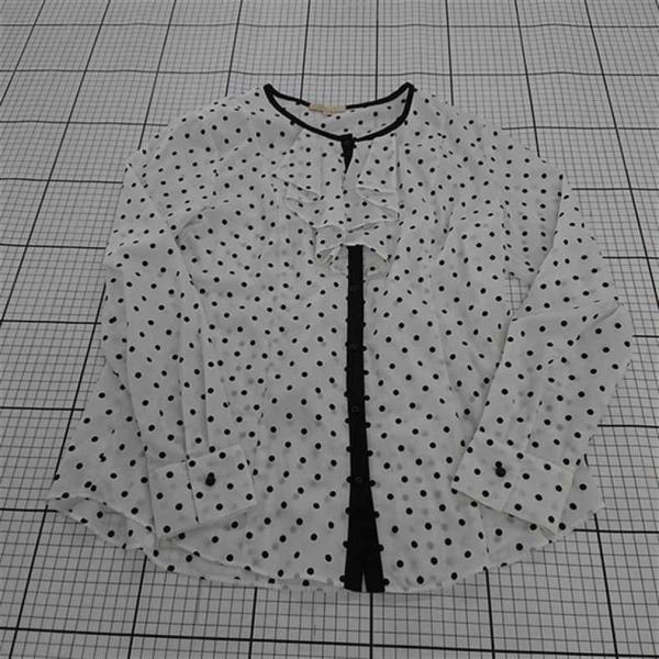 管理番号： 151106002491620260307ベースW/小付属品： 無<br>採寸はAIが1cm各の格子背景で行っております。素材： 画像参照色： クロラ CROLLA ドット柄フリルブラウス 長袖 ホワイト系 レディー...
