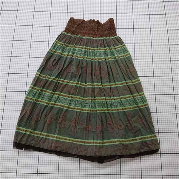 管理番号： 151106003335220260307ベースW/増付属品： 無<br>採寸はAIが1cm各の格子背景で行っております。素材： 画像参照色： フーチークーチー Hoochie Coochie 総柄ロングスカート 3...