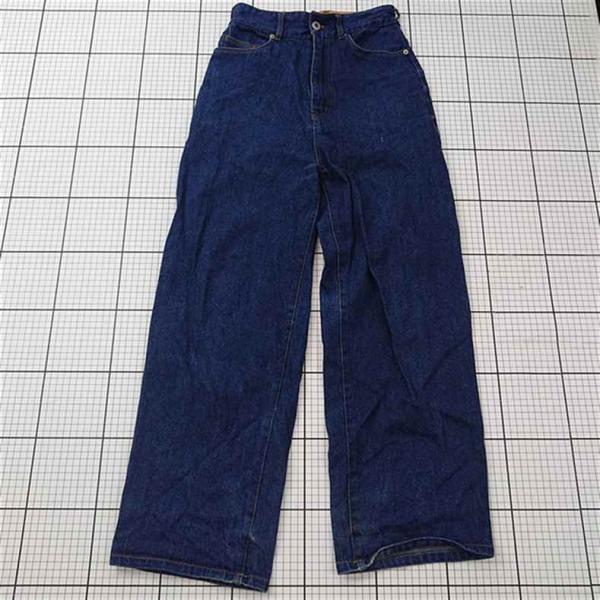 管理番号： 151110000307920251204ベースW/鈴付属品： 無<br>採寸はAIが1cm各の格子背景で行っております。素材： 画像参照色： アダムエロペ ADAM ET ROP? AER デニムパンツ サイズ36...