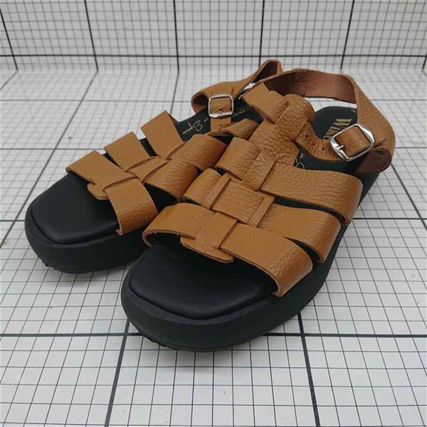 管理番号： 151110001449520251128ベースS/鈴付属品： 無<br>採寸はAIが1cm各の格子背景で行っております。素材： /ソール色： ワイカーズ Wikers レザーグルカサンダル ブラウン系 38 レディ...