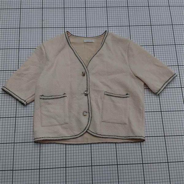 管理番号： 151111001865020260307ベースW/鈴付属品： 無<br>採寸はAIが1cm各の格子背景で行っております。素材： 画像参照色： ユージュアルムードスタイル UTMOST ツイード調半袖ジャケット ベー...