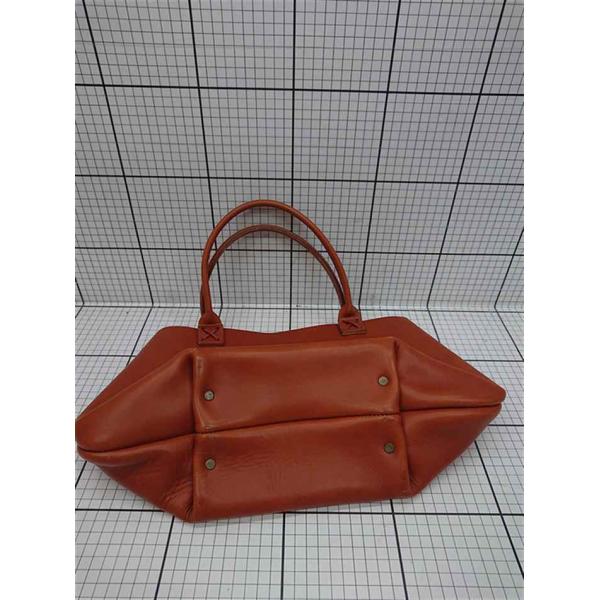 管理番号： 151111003047820251208ベースB/鈴付属品： 無<br>採寸はAIが1cm各の格子背景で行っております。素材： 色： レザー トートバッグ オレンジ系 ハンドバッグ レディースサイズ： 0梱包サイズ...