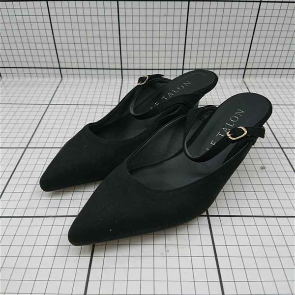 管理番号： 151111003226720251204ベースS/鈴付属品： 無<br>採寸はAIが1cm各の格子背景で行っております。素材： /ソール色： ル タロン LE TALON ポインテッドトゥ スリングバックパンプス ...