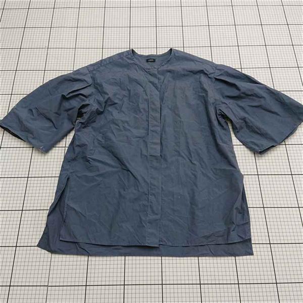 管理番号： 151111003314120260307ベースW/鈴付属品： 無<br>採寸はAIが1cm各の格子背景で行っております。素材： 画像参照色： ロエフ LOEFF コットンバンドカラーシャツ ネイビー系 サイズ1 レ...