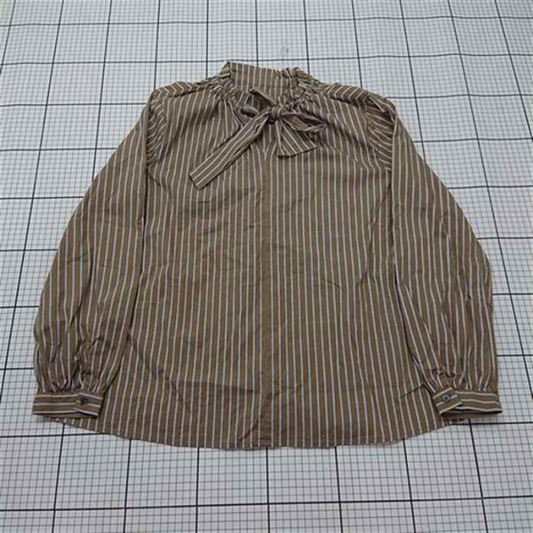 管理番号： 151111004455020260308ベースW/増付属品： 無<br>採寸はAIが1cm各の格子背景で行っております。素材： 画像参照色： アバハウス abahouse le mavi ストライプリボンブラウス ...