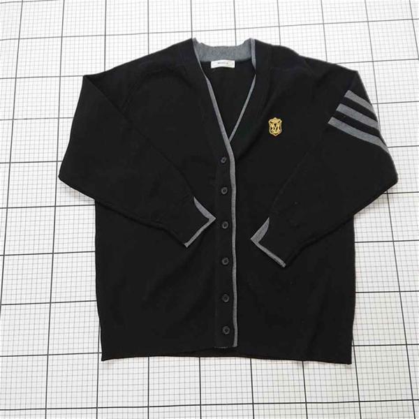 管理番号： 151111004795720251203ベースW/小付属品： 無<br>採寸はAIが1cm各の格子背景で行っております。素材： 画像参照色： モニーレ MONILE ワッペン付きカーディガン ブラック系 メンズサイ...