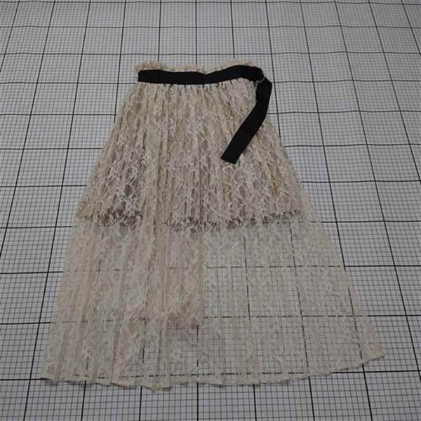 管理番号： 151112001483320260308ベースW/増付属品： 無<br>採寸はAIが1cm各の格子背景で行っております。素材： 画像参照色： SHEENA DEL RAY  レース切替プリーツスカート ベージュ系 ...