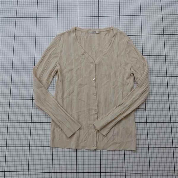 管理番号： 151112001634920260308ベースW/増付属品： 無<br>採寸はAIが1cm各の格子背景で行っております。素材： 画像参照色： ティアンエクート TIENS ecoute FQ190014 ベージュ系...