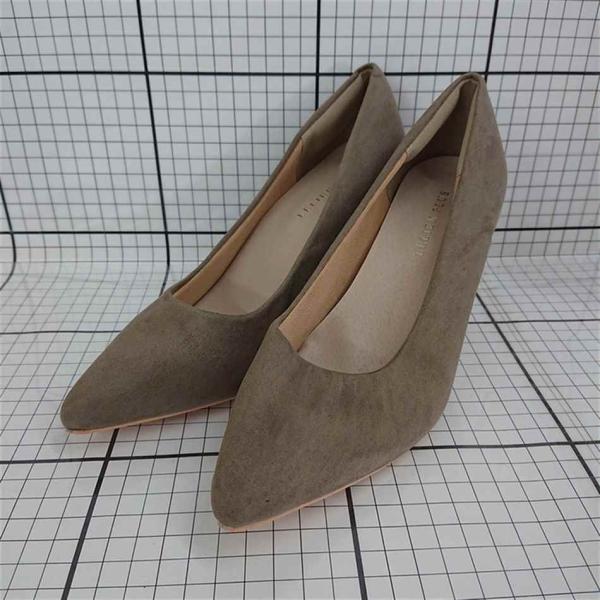 管理番号： 151112001787220260308ベースS/鈴付属品： 無<br>採寸はAIが1cm各の格子背景で行っております。素材： /ソール色： ルリアンプラス LELIEN PLUS スエード調ポインテッドトゥパンプ...