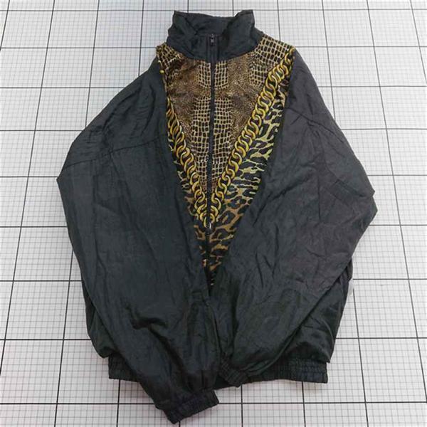 管理番号： 151125000779820260308ベースW/K付属品： 無<br>採寸はAIが1cm各の格子背景で行っております。素材： 画像参照色： ローレンブルック LAUREN BROOKE アニマル柄ナイロンジャケッ...