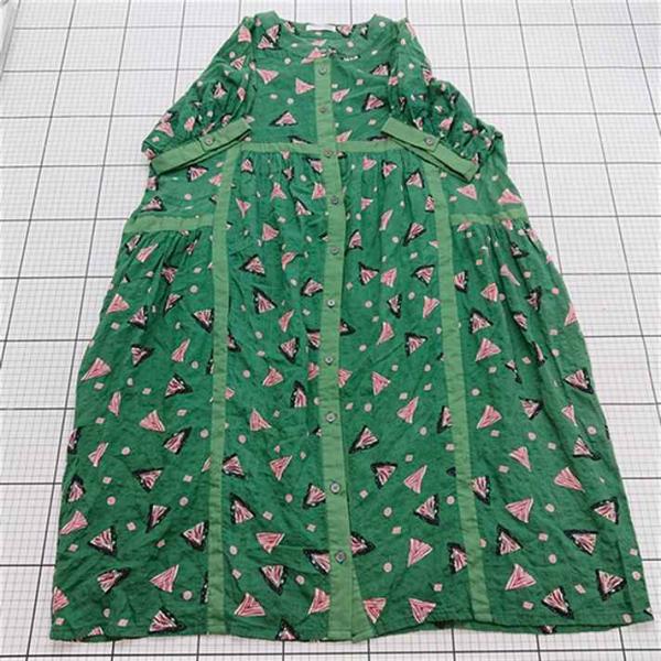 管理番号： 151125001149820260308ベースW/鈴付属品： 無<br>採寸はAIが1cm各の格子背景で行っております。素材： 画像参照色： サンディ sandy No.14141 総柄ワンピース グリーン系 レデ...