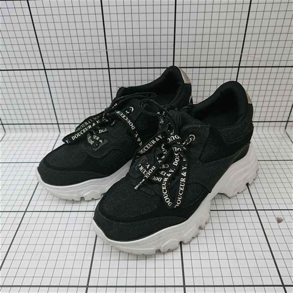 管理番号： 151201000161220260308ベースS/K付属品： 無<br>採寸はAIが1cm各の格子背景で行っております。素材： /ソール色： ドゥスール DOUCEUR AW30497 厚底スニーカー ブラック系 ...
