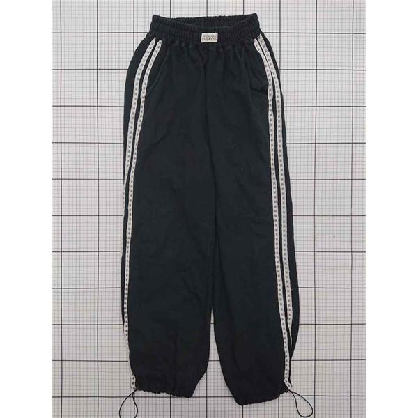 管理番号： 151202000498620260308ベースB/K付属品： 無<br>採寸はAIが1cm各の格子背景で行っております。素材： 画像参照色： ロックケーキ＆モダンズ ROCKCAKE &amp; MODERNS サ...