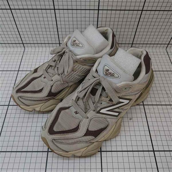 管理番号： 151202002843220260308ベースS/M付属品： 無<br>採寸はAIが1cm各の格子背景で行っております。素材： /ソール色： ニューバランス New Balance U9060FNA スニーカー ベ...