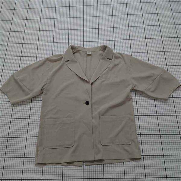 管理番号： 151210000169020260308ベースW/小付属品： 無<br>採寸はAIが1cm各の格子背景で行っております。素材： 画像参照色： niko and ... NKN53741AD ベージュ系ポリ混ジャケッ...