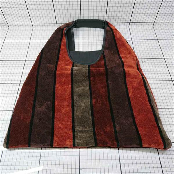 管理番号： 151222005284820260320ベースB/K付属品： 無<br>採寸はAIが1cm各の格子背景で行っております。素材： 画像参照色： アロン arron ジェニュインレザー ストライプバッグ ブラウン系 レ...