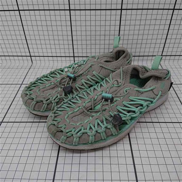 管理番号： 151222005386920260320ベースB/K付属品： 無<br>採寸はAIが1cm各の格子背景で行っております。素材： 画像参照色： キーン KEEN ユニーク UNEEK サンダル グレー系 21cm レ...