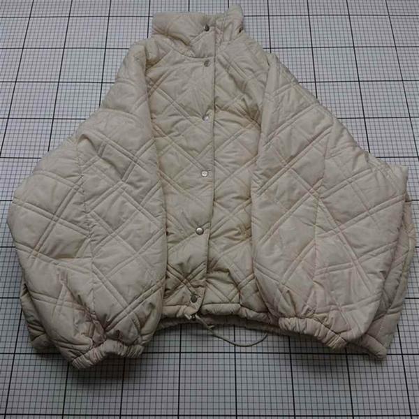 管理番号： 151222006697520260320ベースB/K付属品： 無<br>採寸はAIが1cm各の格子背景で行っております。素材： 画像参照色： アプレジュール apr?s jour キルティングジャケット LLサイズ...