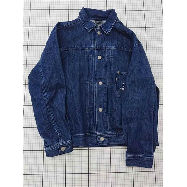 管理番号： 151222007316420260320ベースB/K付属品： 無<br>採寸はAIが1cm各の格子背景で行っております。素材： 画像参照色： 2001: a space odyssey デニムジャケット 宇宙柄プリ...