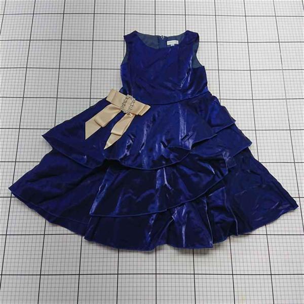 管理番号： 160115000118420260320ベースW/鈴付属品： 無<br>採寸はAIが1cm各の格子背景で行っております。素材： 画像参照色： キャサリンコテージ スパークリングサテンドレス ブルー系 120 キッズ...