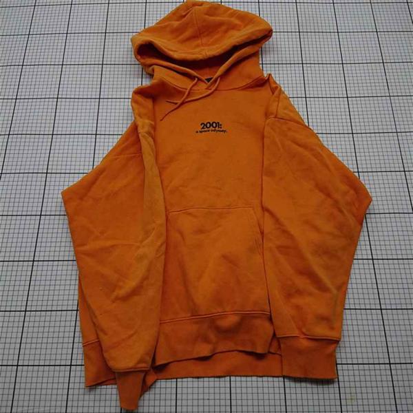管理番号： 160115000127620260320ベースB/鈴付属品： 無<br>採寸はAIが1cm各の格子背景で行っております。素材： 画像参照色： 2001: a space odyssey オレンジパーカー Lサイズ ...