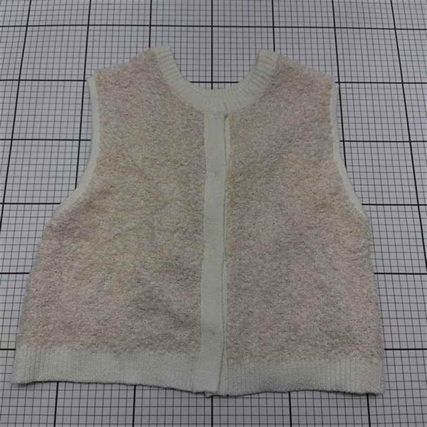 管理番号： 160115000287720260320ベースB/K付属品： 無<br>採寸はAIが1cm各の格子背景で行っております。素材： 画像参照色： コムサイズム COMME CA ISM 12-77KI06 ベスト Fサ...