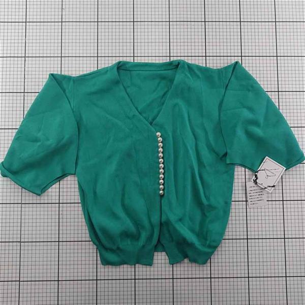 管理番号： 160115000708720260407ベースB/K付属品： 無<br>採寸はAIが1cm各の格子背景で行っております。素材： 画像参照色： スペランザ SPERANZA パールボタンカーディガン グリーン系 F ...
