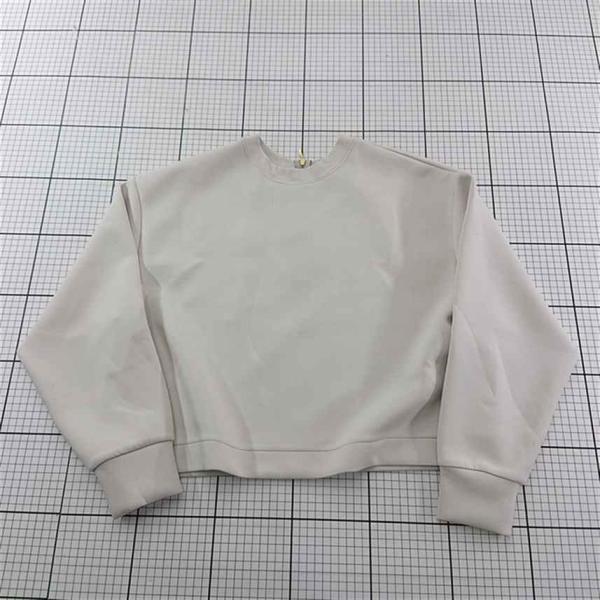 管理番号： 160115000888620260320ベースB/K付属品： 無<br>採寸はAIが1cm各の格子背景で行っております。素材： 画像参照色： アイロ ILO ハーフジップスウェットプルオーバー Mサイズ レディース...