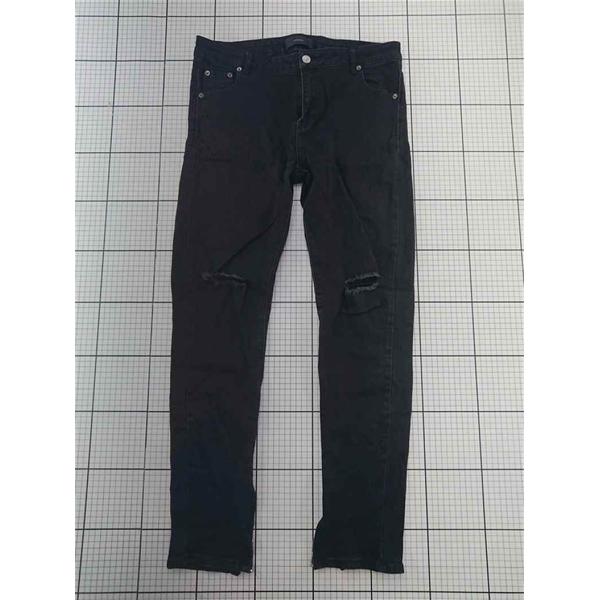 管理番号： 160130004856420260320ベースB/K付属品： 無<br>採寸はAIが1cm各の格子背景で行っております。素材： 画像参照色： クーパー Coooper ブラックスキニーデニム メンズサイズ： 0梱包...