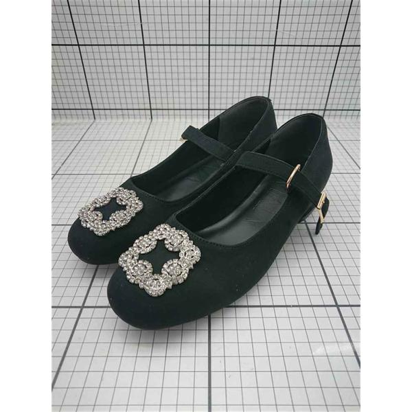管理番号： 160309003189420260414ベースB/K付属品： 無<br>採寸はAIが1cm各の格子背景で行っております。素材： 画像参照色： ヴィヴィアン VIVIAN ビジュー付きストラップパンプス ブラック系 ...