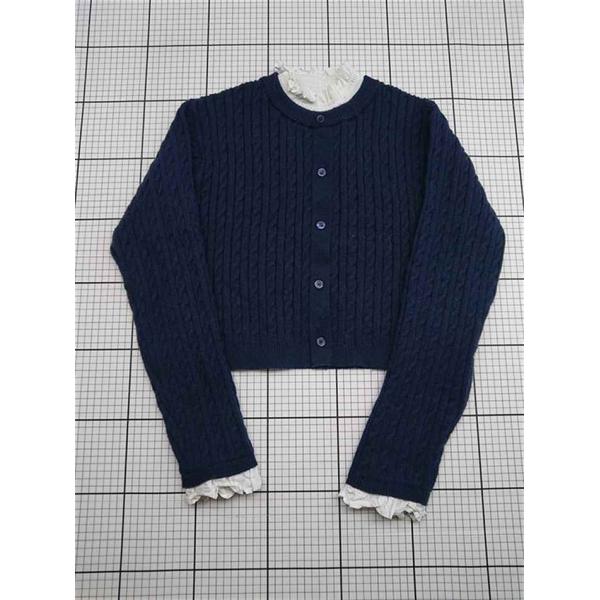 管理番号： 160323000356920260501ベースB/K付属品： 無<br>採寸はAIが1cm各の格子背景で行っております。素材： 画像参照色： グレイル GRL pm728 ケーブル編みショートカーディガン ネイビー...