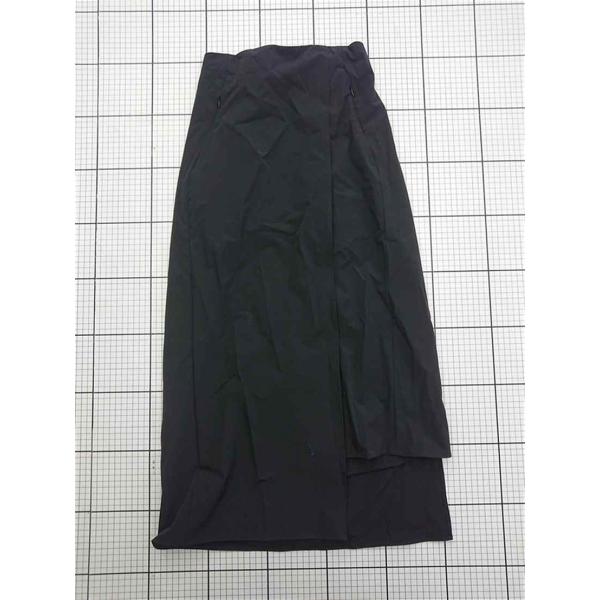 管理番号： 160323003046620260403ベースB/K付属品： 無<br>採寸はAIが1cm各の格子背景で行っております。素材： 画像参照色：  Uiscel ユイセル  AU15-25D125 ナイロン混ブラック系...