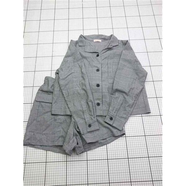 管理番号： 160408000211520260501ベースB/K付属品： 無<br>採寸はAIが1cm各の格子背景で行っております。素材： 画像参照色： パペルラピス Papel Lapiz チェック柄セットアップ ジャケット...
