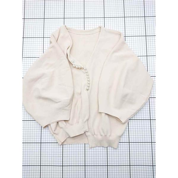 管理番号： 160408000420120260501ベースB/K付属品： 無<br>採寸はAIが1cm各の格子背景で行っております。素材： 画像参照色：  speranza スペランザ パールボタンカーディガン ベージュ系 F...
