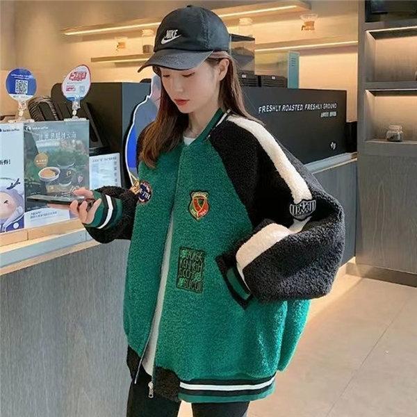 【商品説明】今年も大注目のレディースフリースジャケット。 もこもこ、ふわふわ、可愛くて人気があります。ボアを表に着用すれば、トレンド感のあるストリートなスタイリングを楽しめ、またマウンテンパーカーを表にしてもらえれば、抜群の保温性を実現する...