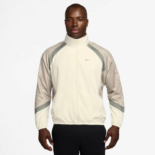 ナイキ ナイキ ウーヴン アイコン ジャケット STRTFV SN NJP-HV3364-133 (133)セイル/クリームII/ダークスタッコ/(ダークスタッコ) 【特徴】このレトロなスタイルのウォームアップジャケットで、コートサイドで個...