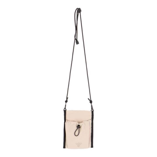 ヒュンメル hummel PLAY NECK POUCH SSK-HLB4048-42 (42)ベージュ 【特徴】スマートフォンやペットボトル等、ちょっとした小物の持ち運びに便利なネックポーチ。 【素材】合成繊維 【サイズ】