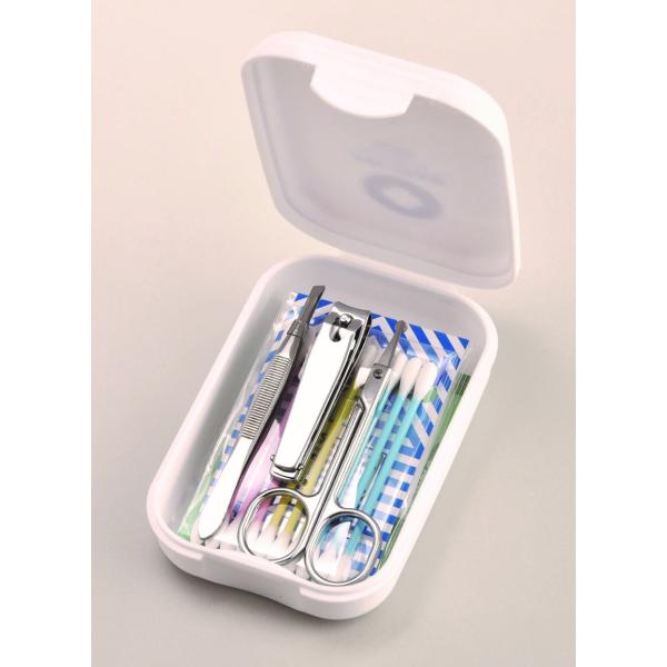 商品サイズ（mm)：　115×76×30外装サイズ（mm）：　箱入(118×80×34)重量（g）：　100内容：　【商品内容】エイトバンM5枚、カラーメンボー10P・コットンパフ３枚・ワンタッチホータイ・爪切り（やすり付）・毛抜き・ハサミ