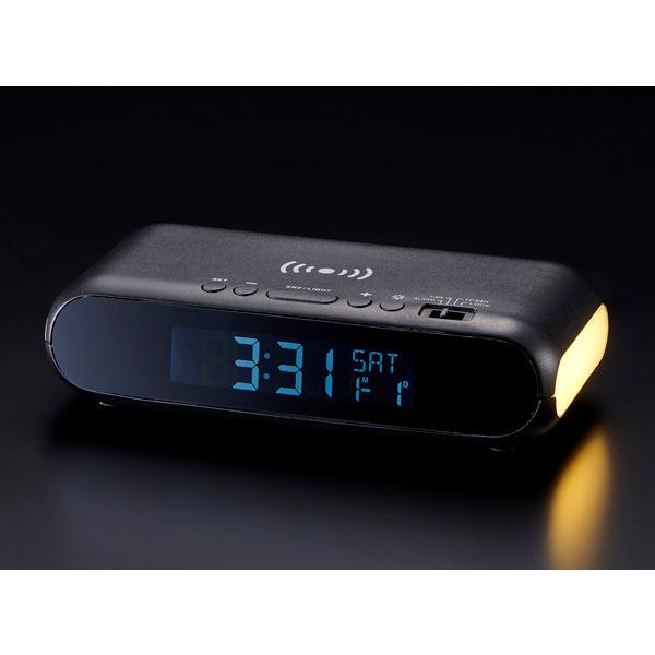 qi対応のスマートフォンを置くだけで充電できる、ワイヤレス充電機能付の時計です 背面にUSBポートを備えておりワイヤレス充電非対応のスマートフォン等も充電可能。枕元にあると便利なナイトライト機能付。本体サイズ；　W160 x D79 x H...